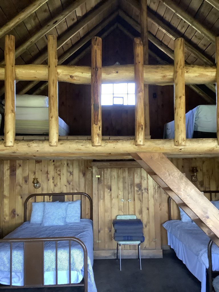 Cabins - Laughing Raven Resort